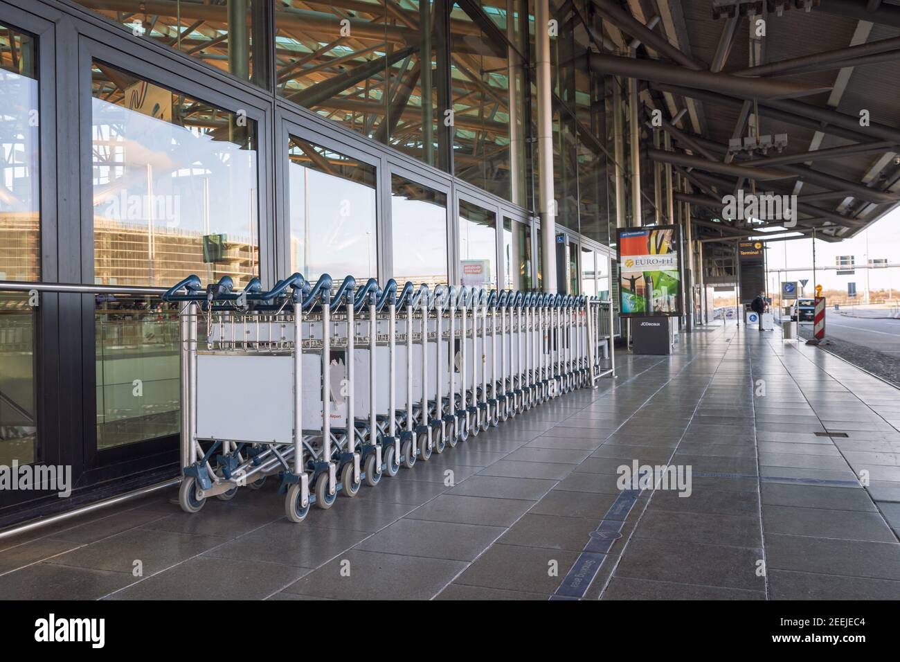Baggage trolley hi-res stock photography and images - Alamy