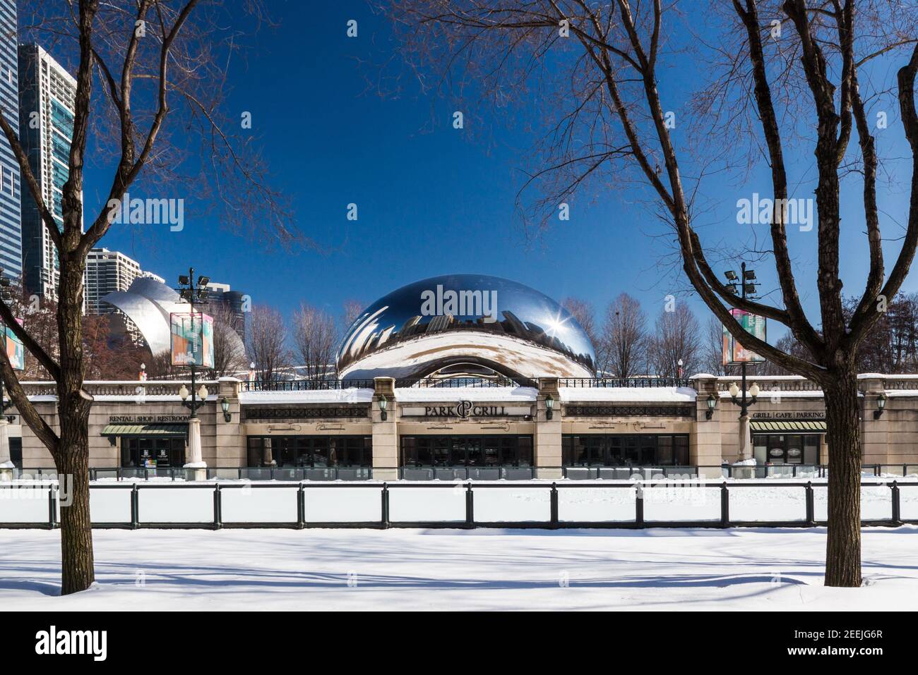 Chicago cloud gate snow hi-res stock photography and images - Alamy