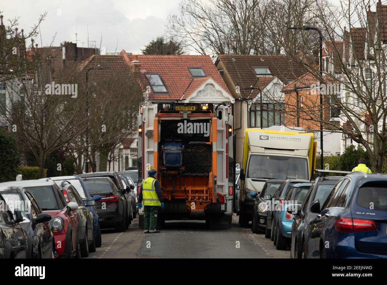 Dustbin lorry uk hi-res stock photography and images - Alamy