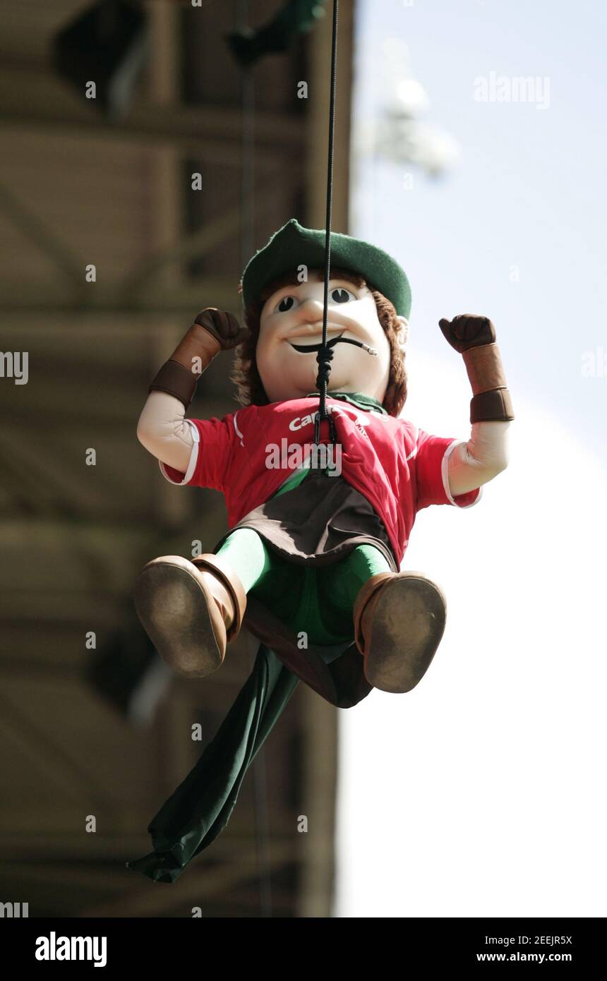 Nottingham forest mascot hi-res stock photography and images - Alamy