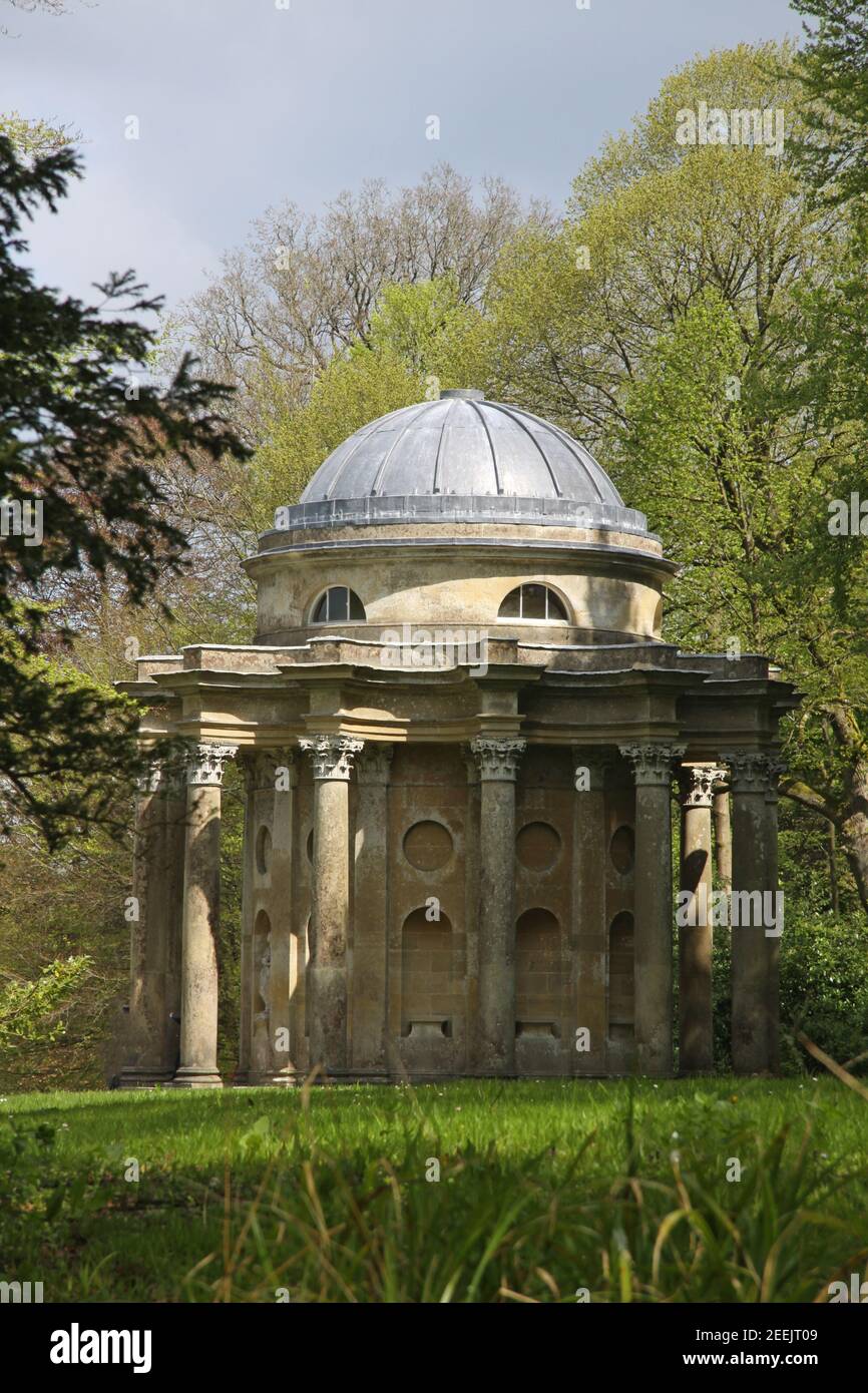 National trust gardens stourhead hi-res stock photography and images ...