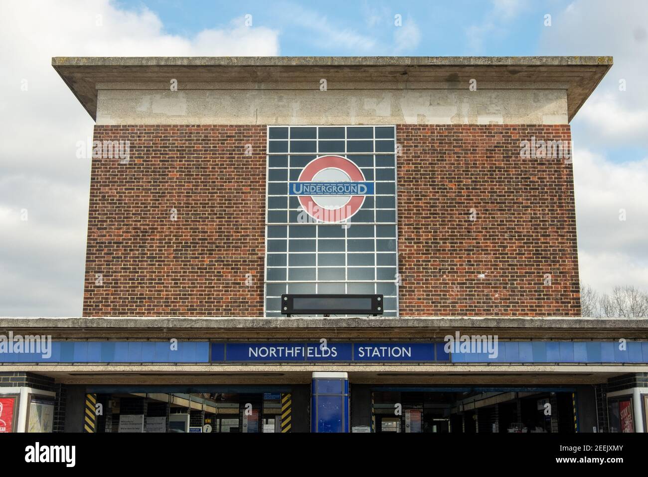 Piccadilly line station hi-res stock photography and images - Alamy