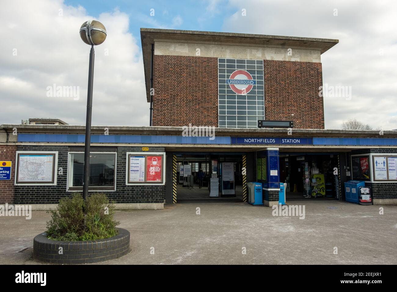Piccadilly line sign london hi-res stock photography and images - Alamy