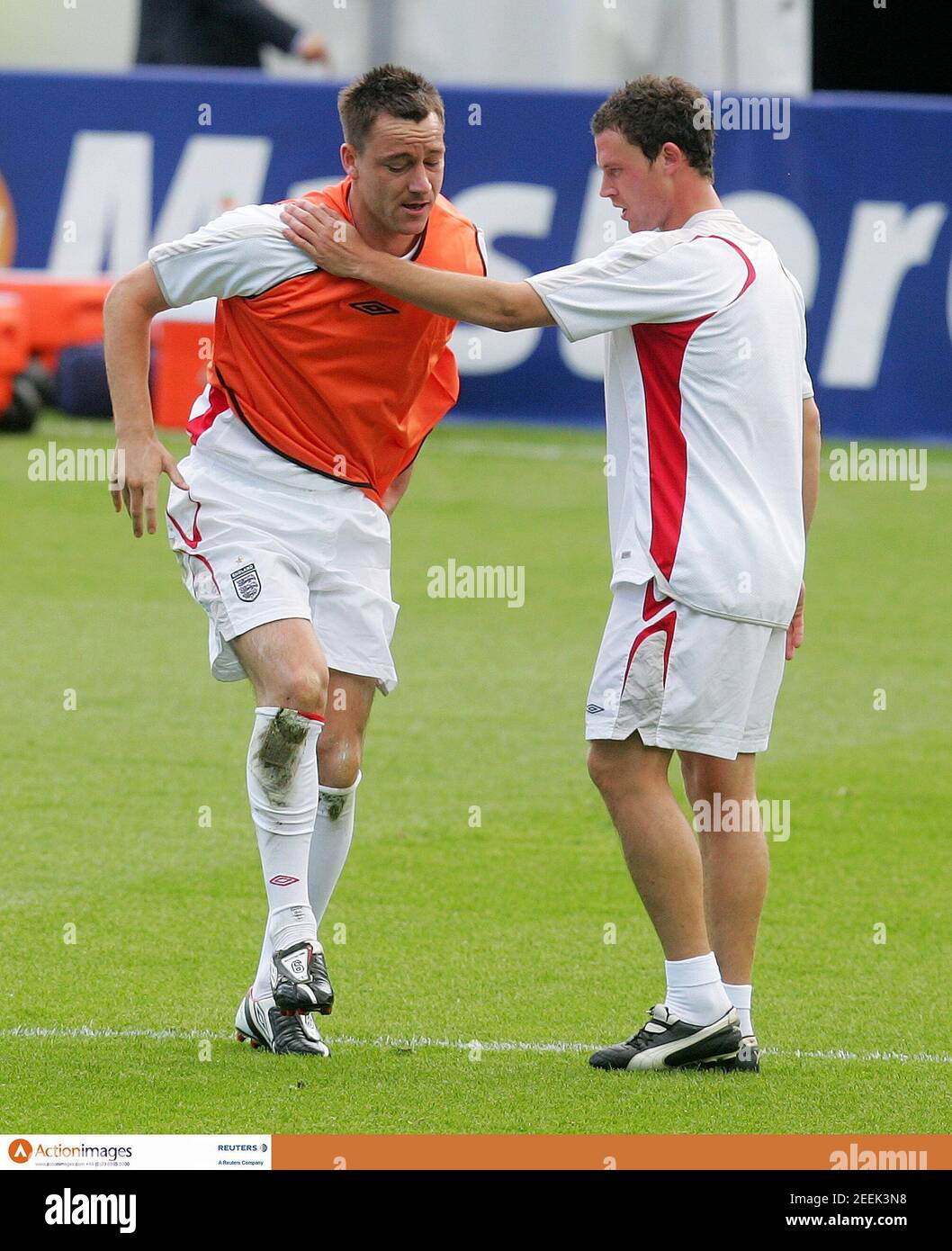 Englands john terry wayne bridge hi-res stock photography and images ...