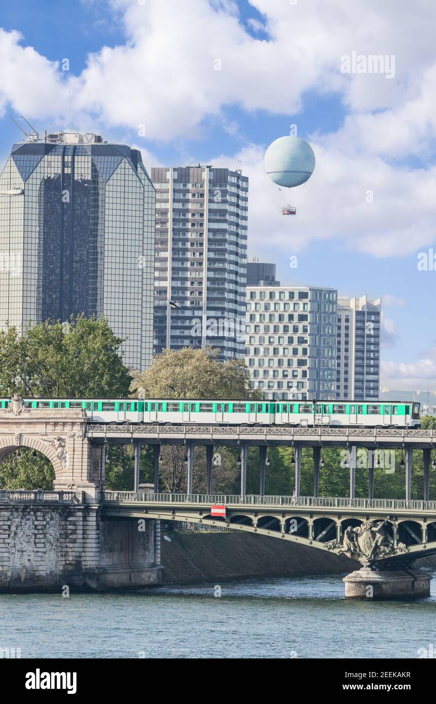 Paris metro train and eiffel tower hi-res stock photography and images ...