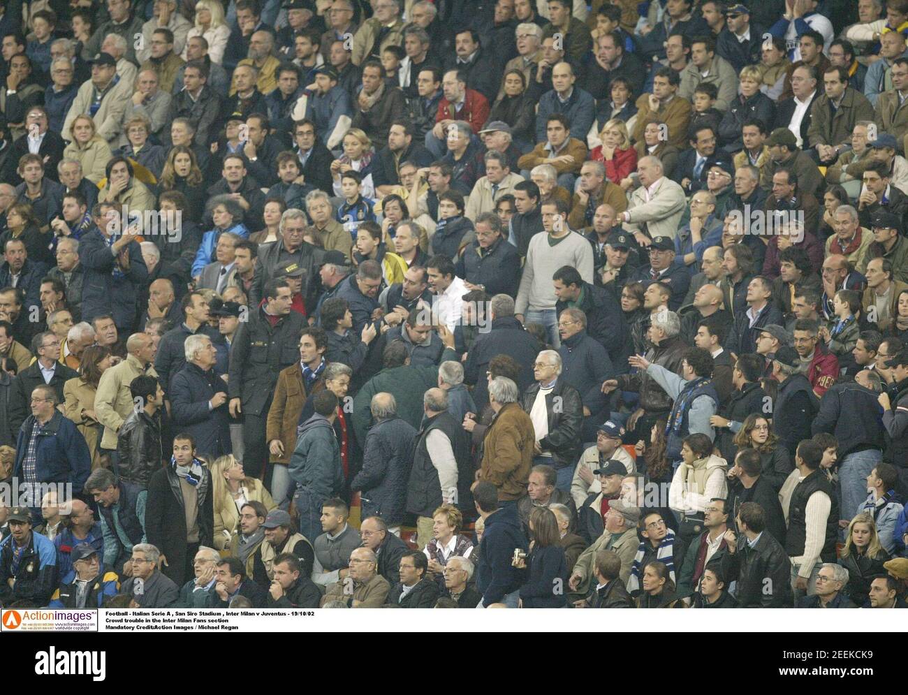 Inter milan stadium crowd hi-res stock photography and images - Alamy