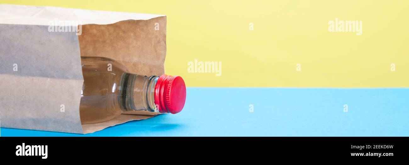 Alcohol brown paper bag hi-res stock photography and images - Alamy