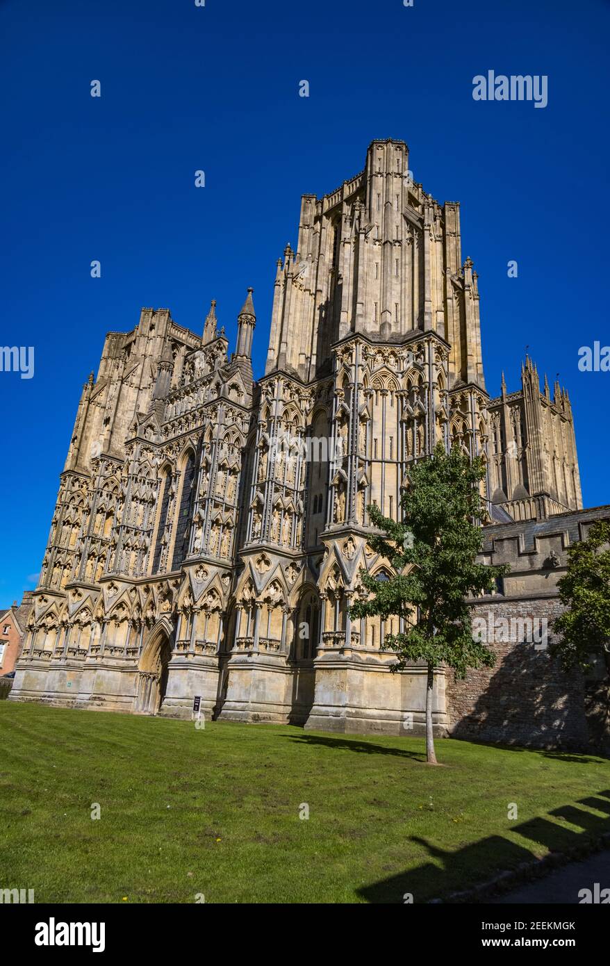 Facade statues medieval wells cathedral hi-res stock photography and ...