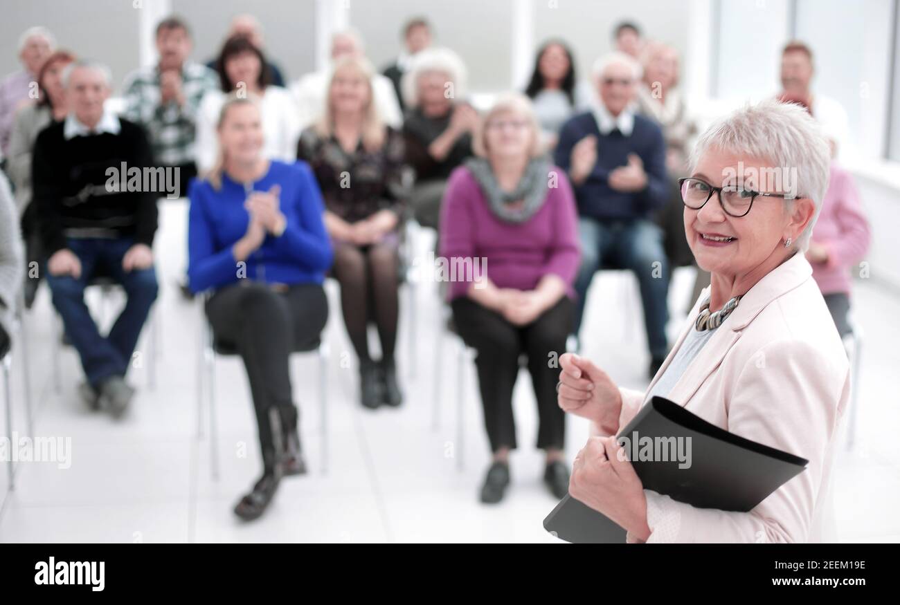 Woman addressing colleagues hi-res stock photography and images - Alamy