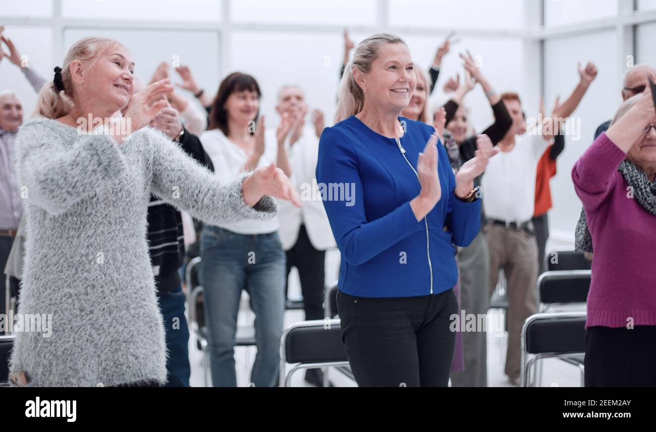 Audience laughing clapping hi-res stock photography and images - Alamy