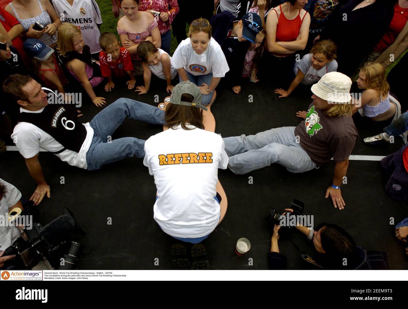World toe wrestling championships hi-res stock photography and images ...