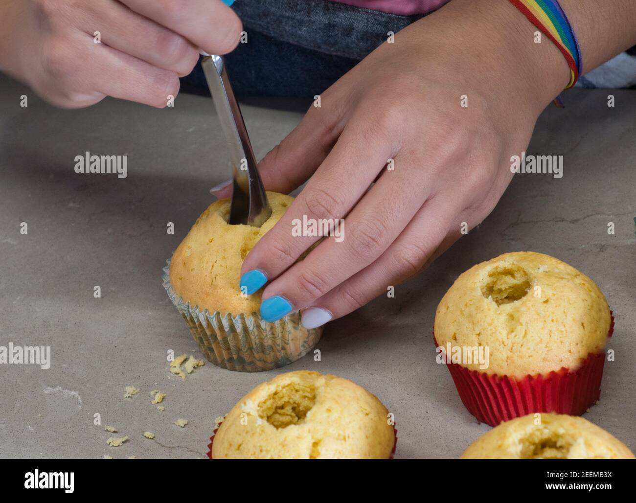 Womans hands cake cupcakes hi-res stock photography and images - Alamy
