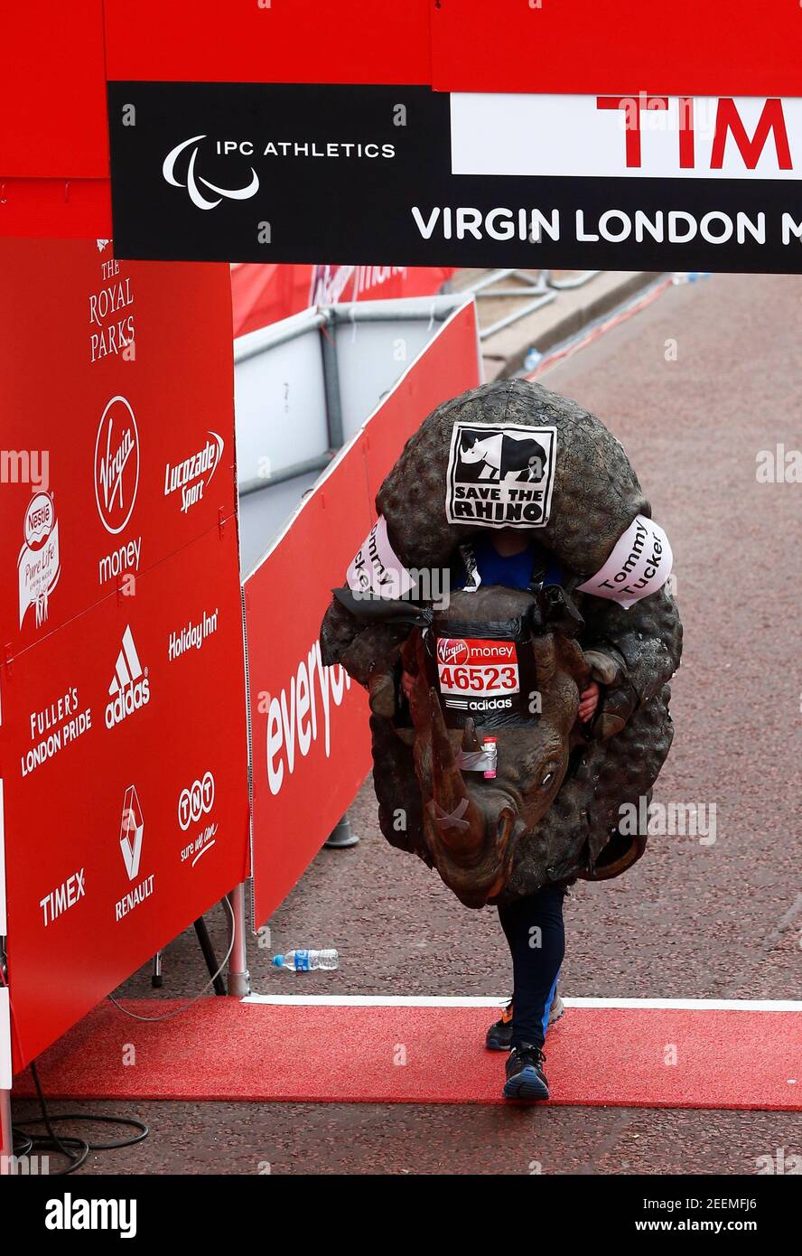 London marathon rhino virgin hi-res stock photography and images - Alamy