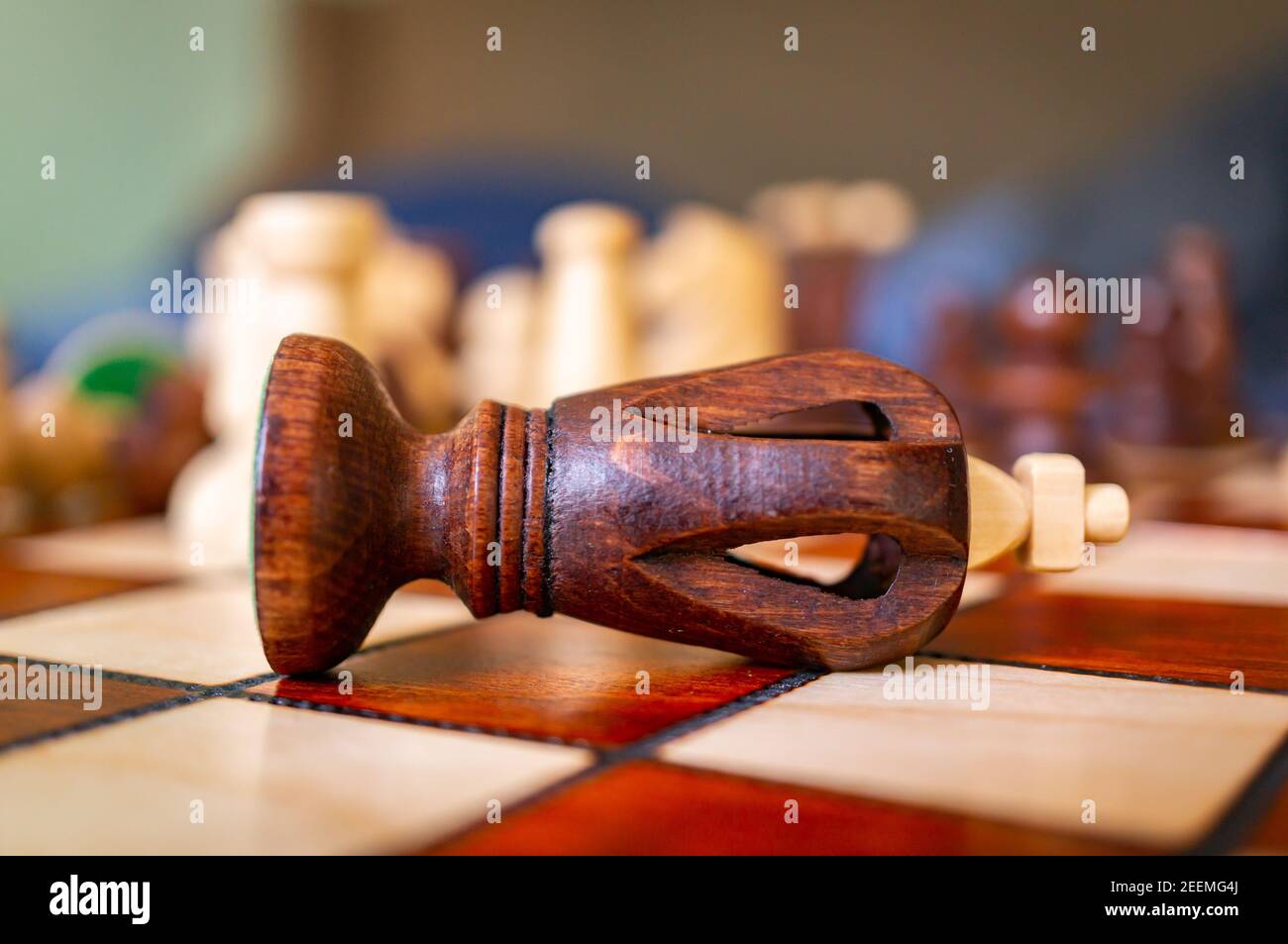 Chess piece king fallen on chess board Stock Photo - Alamy