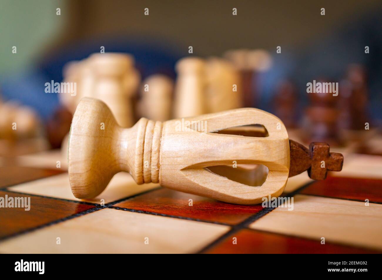 Chess piece king fallen on chess board Stock Photo - Alamy