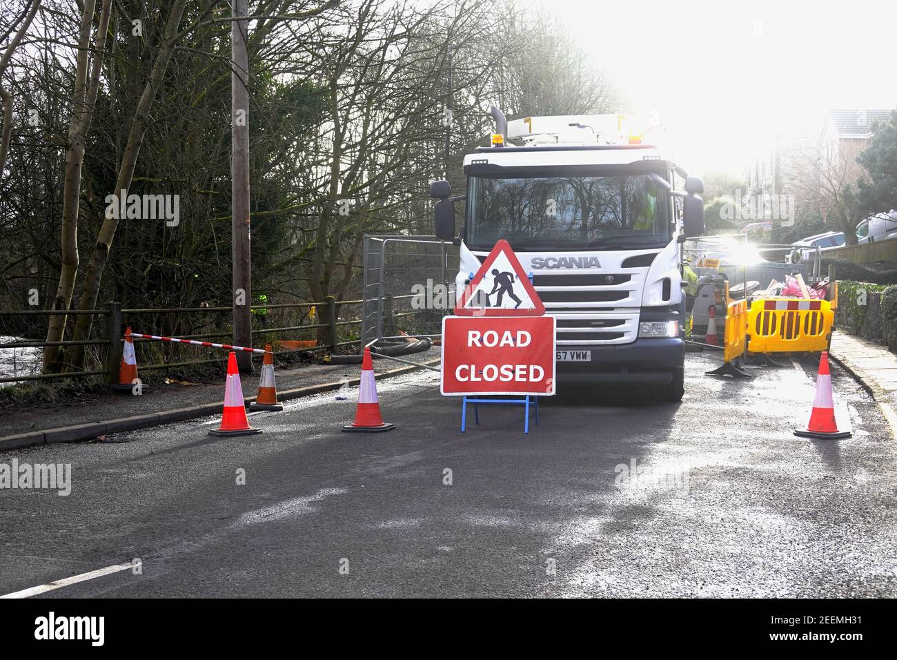 A road closure sign in New Mills Stock Photo - Alamy