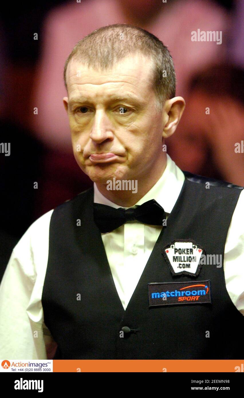 Snooker embassy world championship first round hi-res stock photography ...