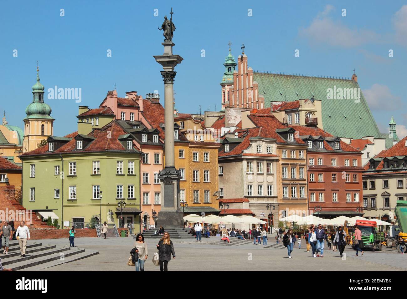 Coloured buildings line Castle Square in Warsaw, Poland Stock Photo - Alamy
