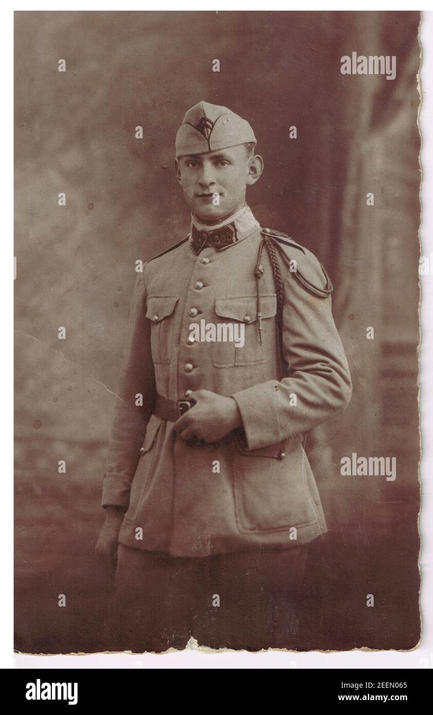 Vintage soldier service document hi-res stock photography and images ...