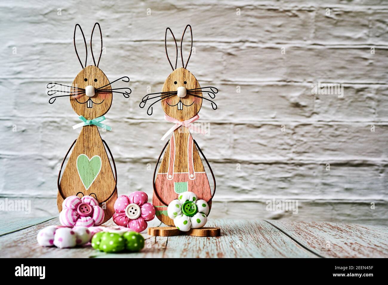 Two easter wooden bunnies hi-res stock photography and images - Alamy