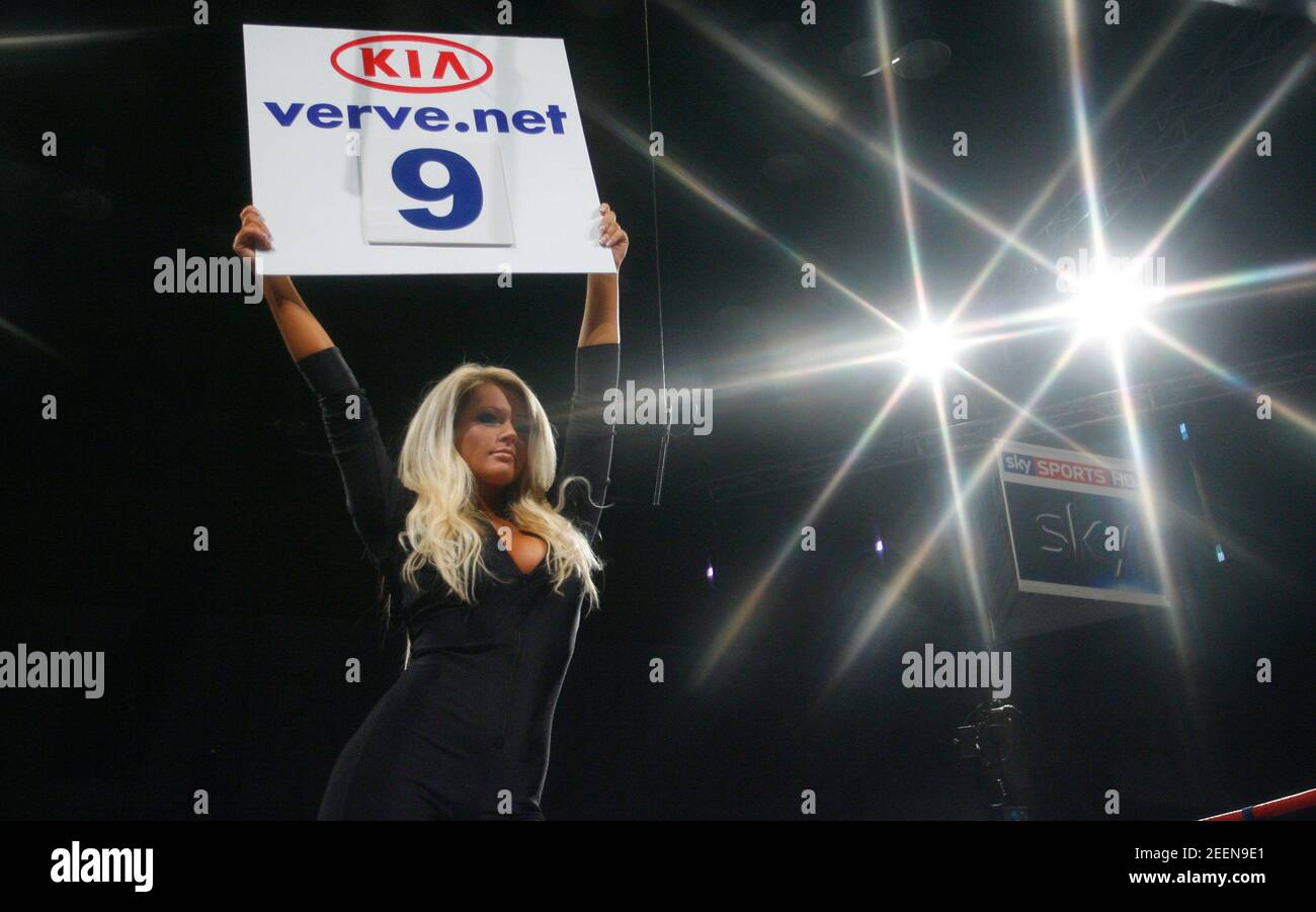 Boxing ring girl round hi-res stock photography and images - Alamy