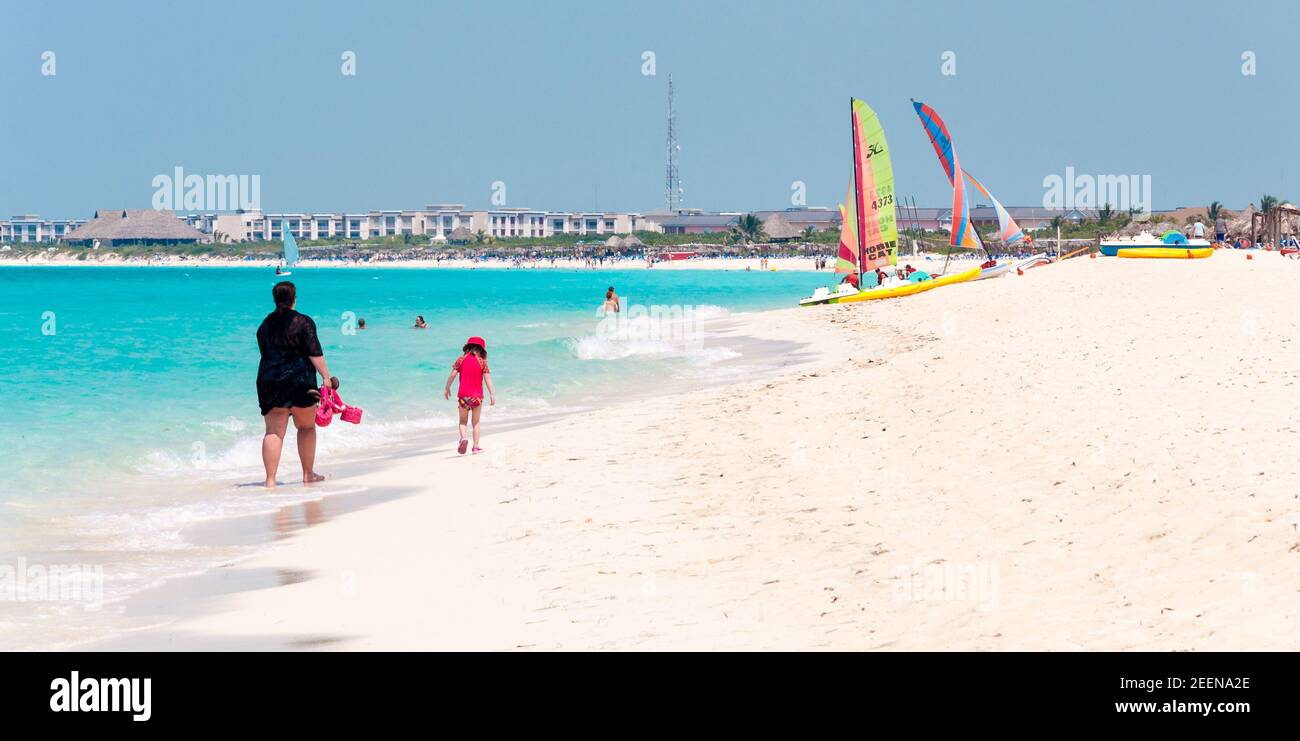 Cuba tourism., Santa Maria key beach with sailboats and tourists ...