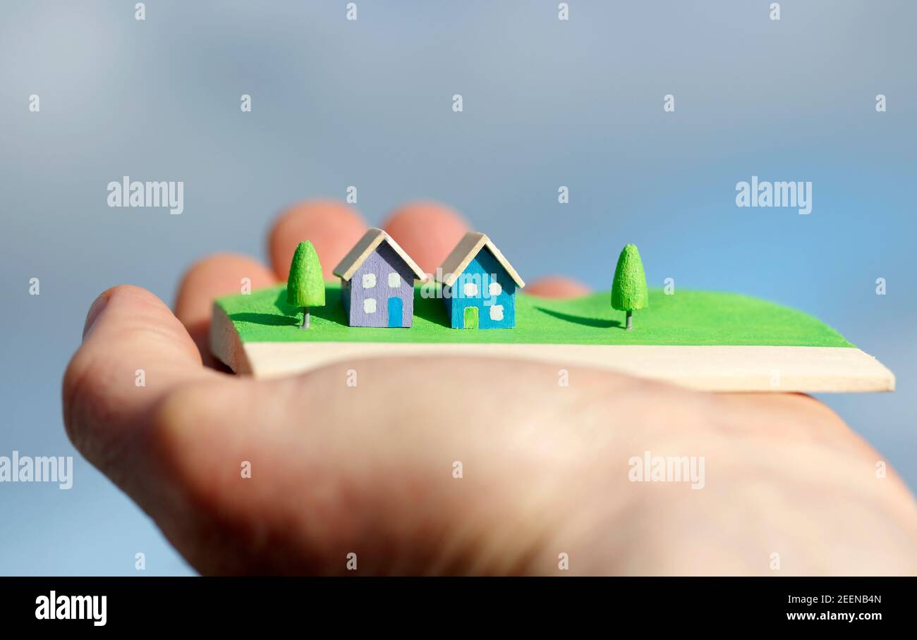 Hand holding model house hi-res stock photography and images - Alamy