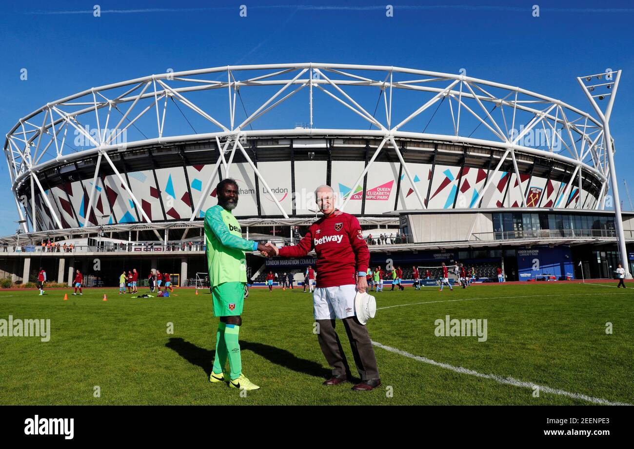 West ham united fans hi-res stock photography and images - Alamy
