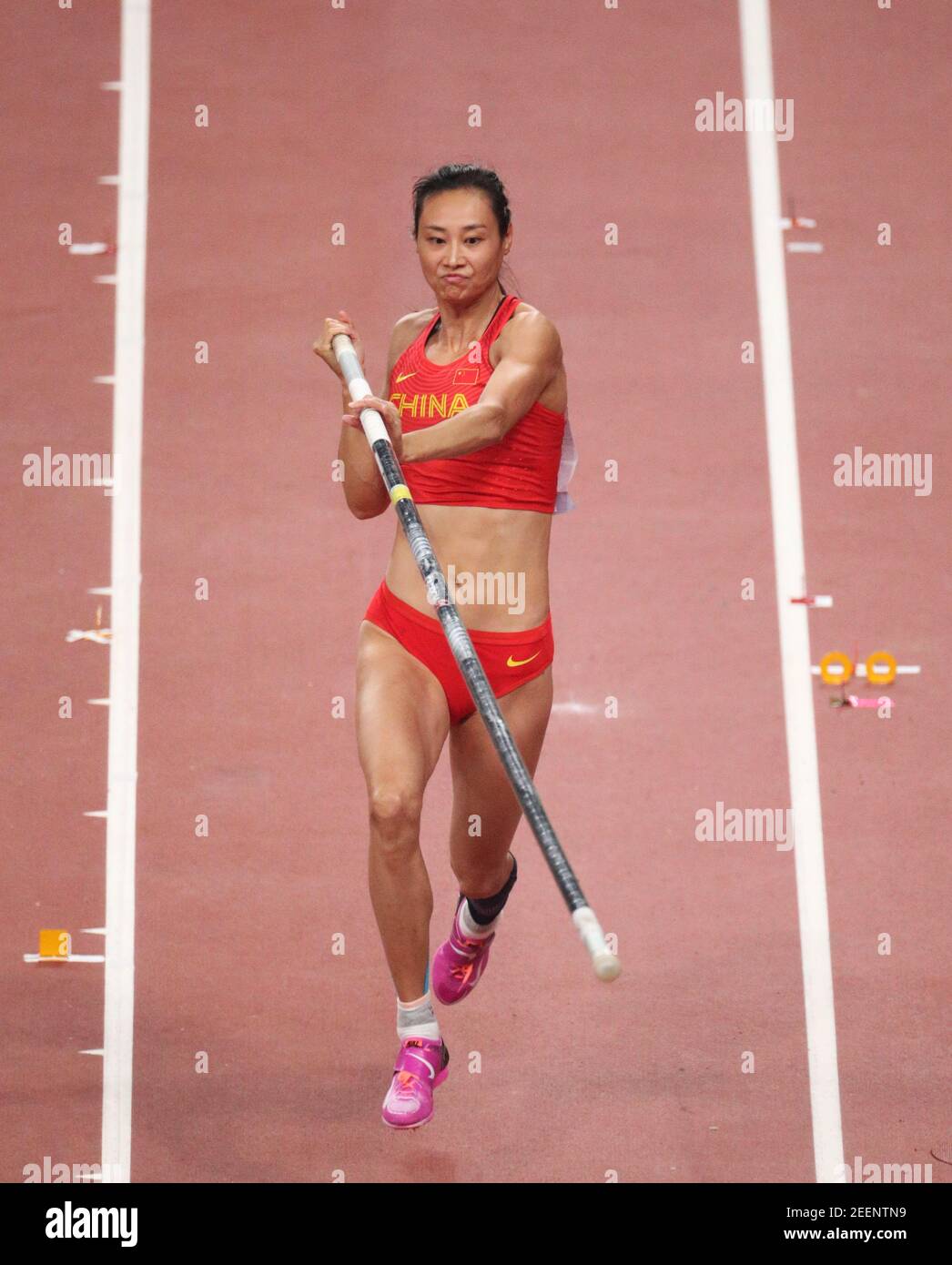 Ling li pole vault hi-res stock photography and images - Alamy
