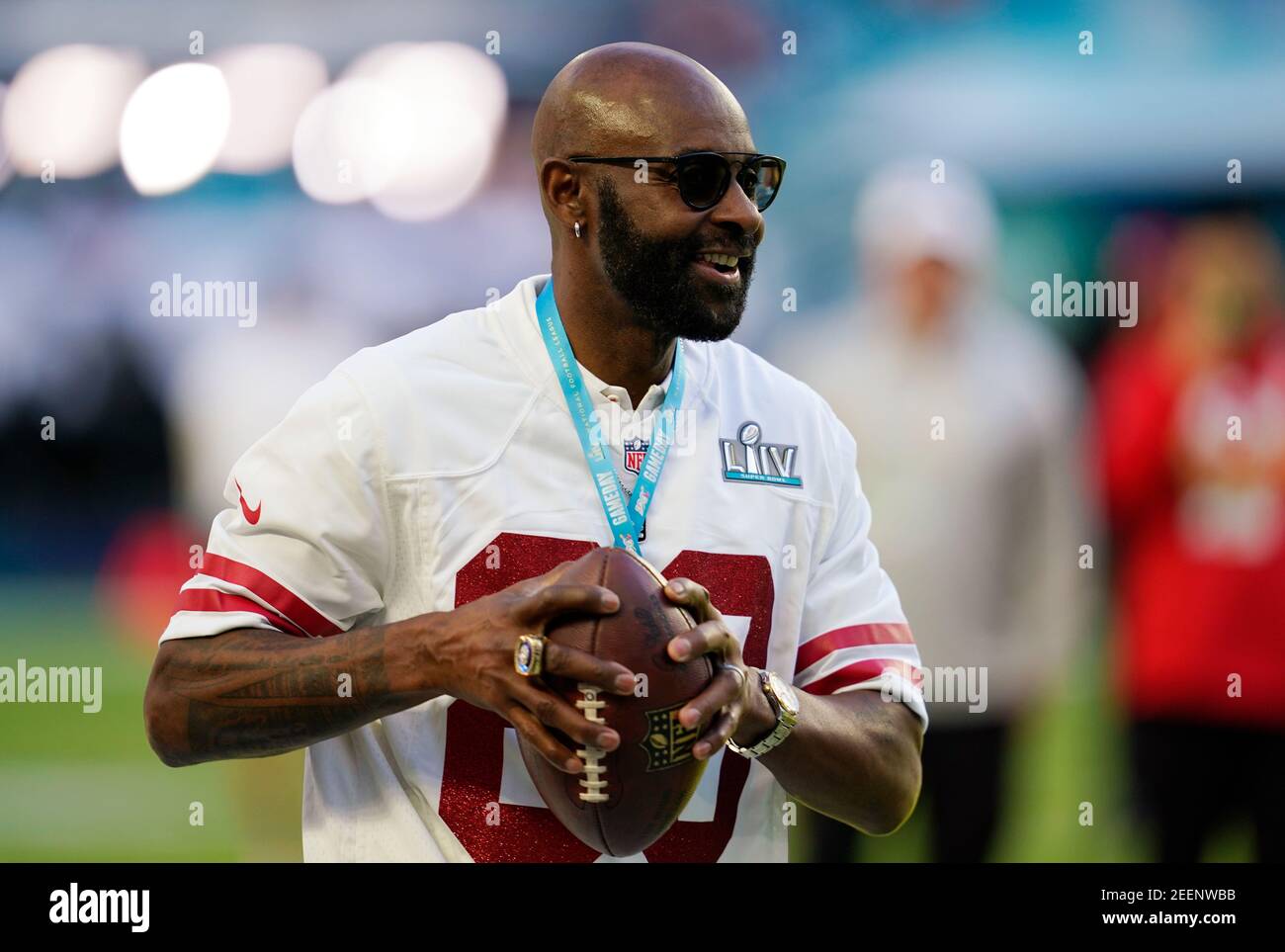 Jerry rice football hi-res stock photography and images - Alamy