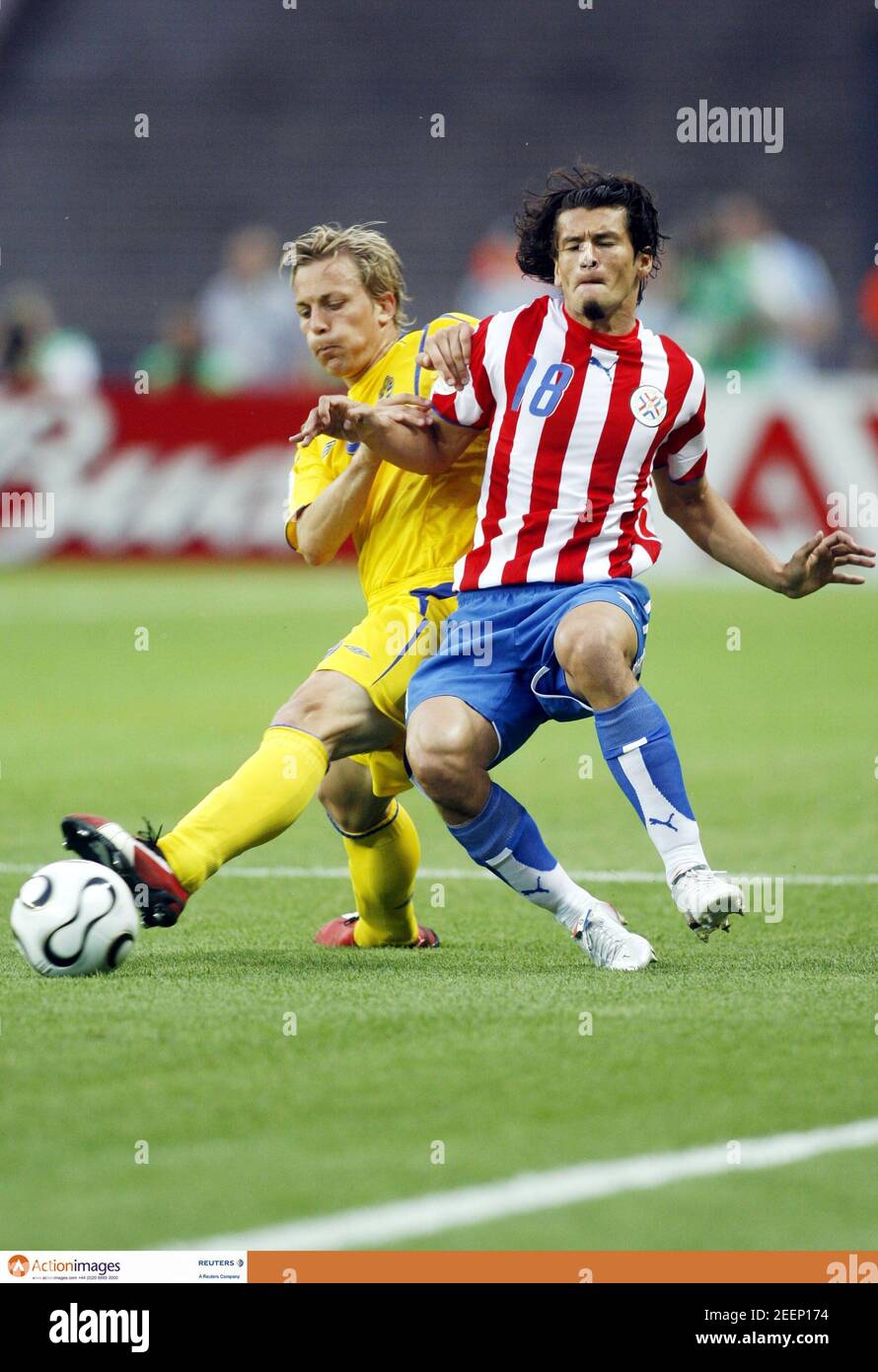 Paraguays nelson valdez and swedens erik edman hi-res stock photography ... Paraguays nelson valdez and swedens erik edman hi-res stock photography ...