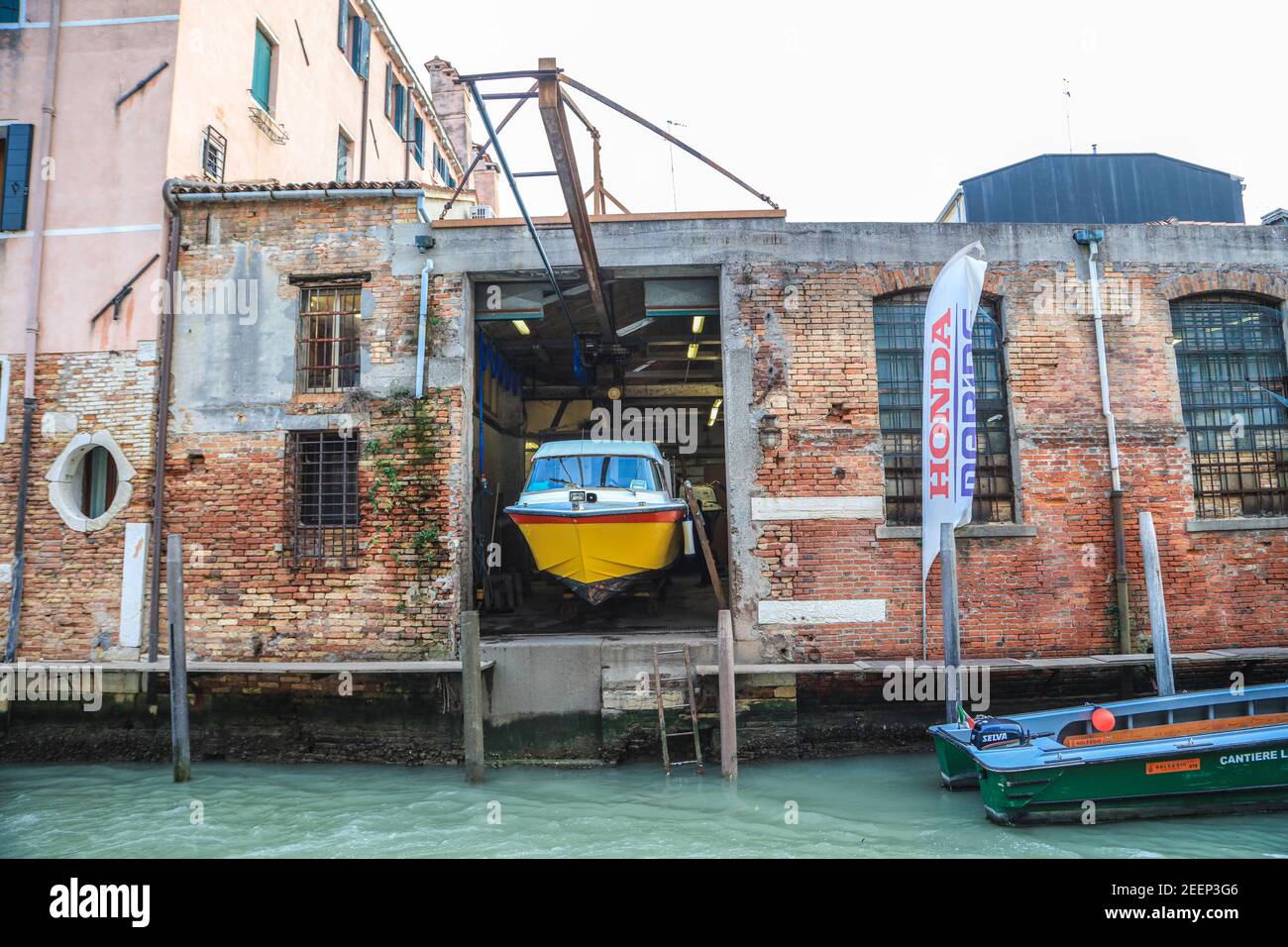 A mainly winter stroll through the urban labyrinth of Venice, revealing ...