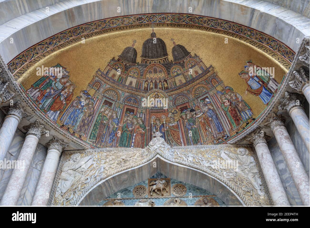 Labyrinth formed hi-res stock photography and images - Alamy