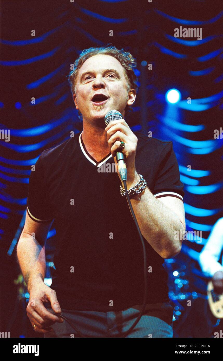 Pop band simply red hi-res stock photography and images - Alamy