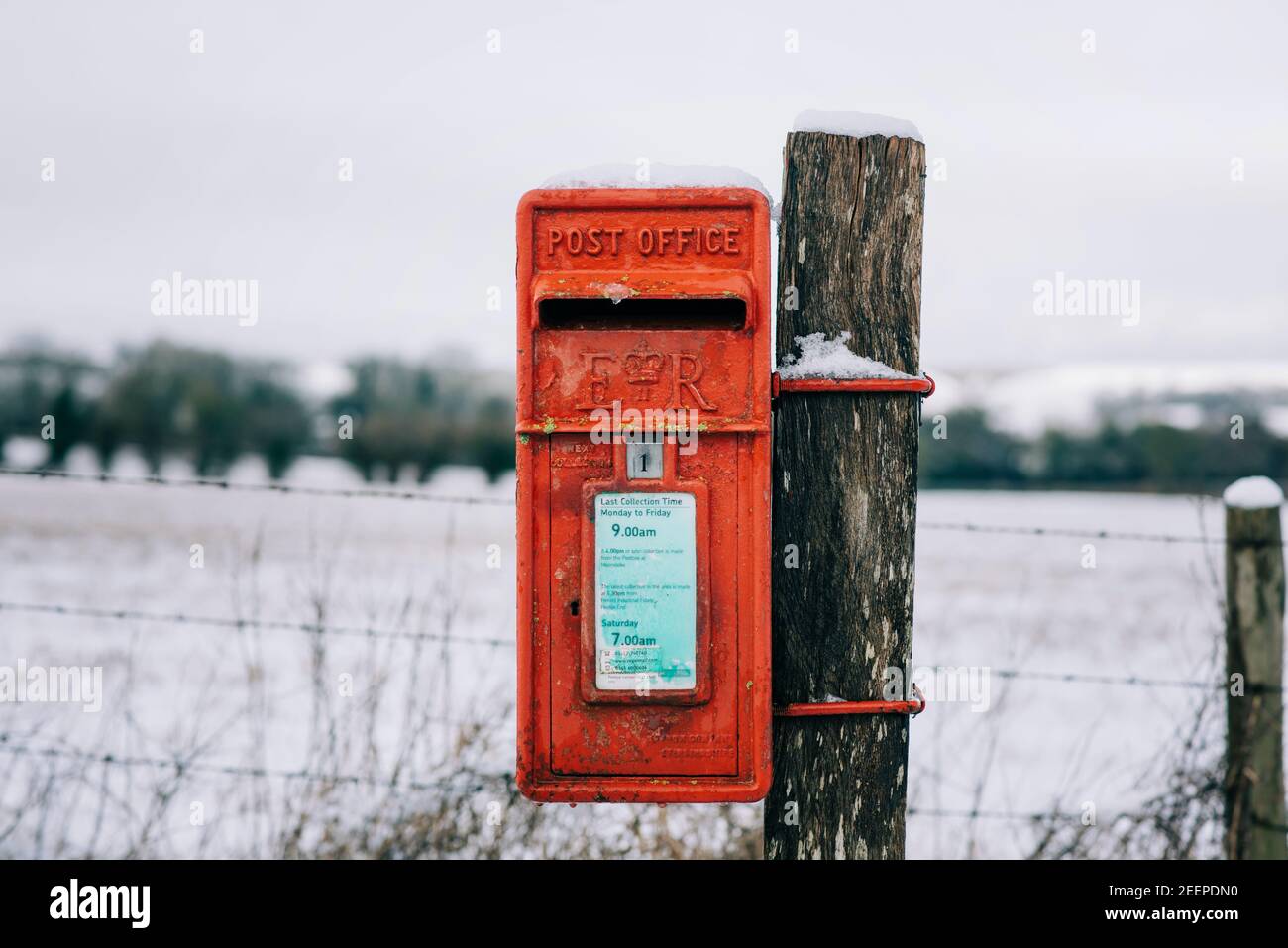 Traditional English red Royal Mail postbox covered in snow Stock Photo ... Traditional English red Royal Mail postbox covered in snow Stock Photo ...