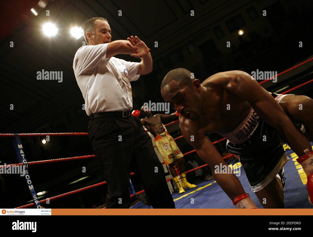 Paul williams referee hi-res stock photography and images - Alamy