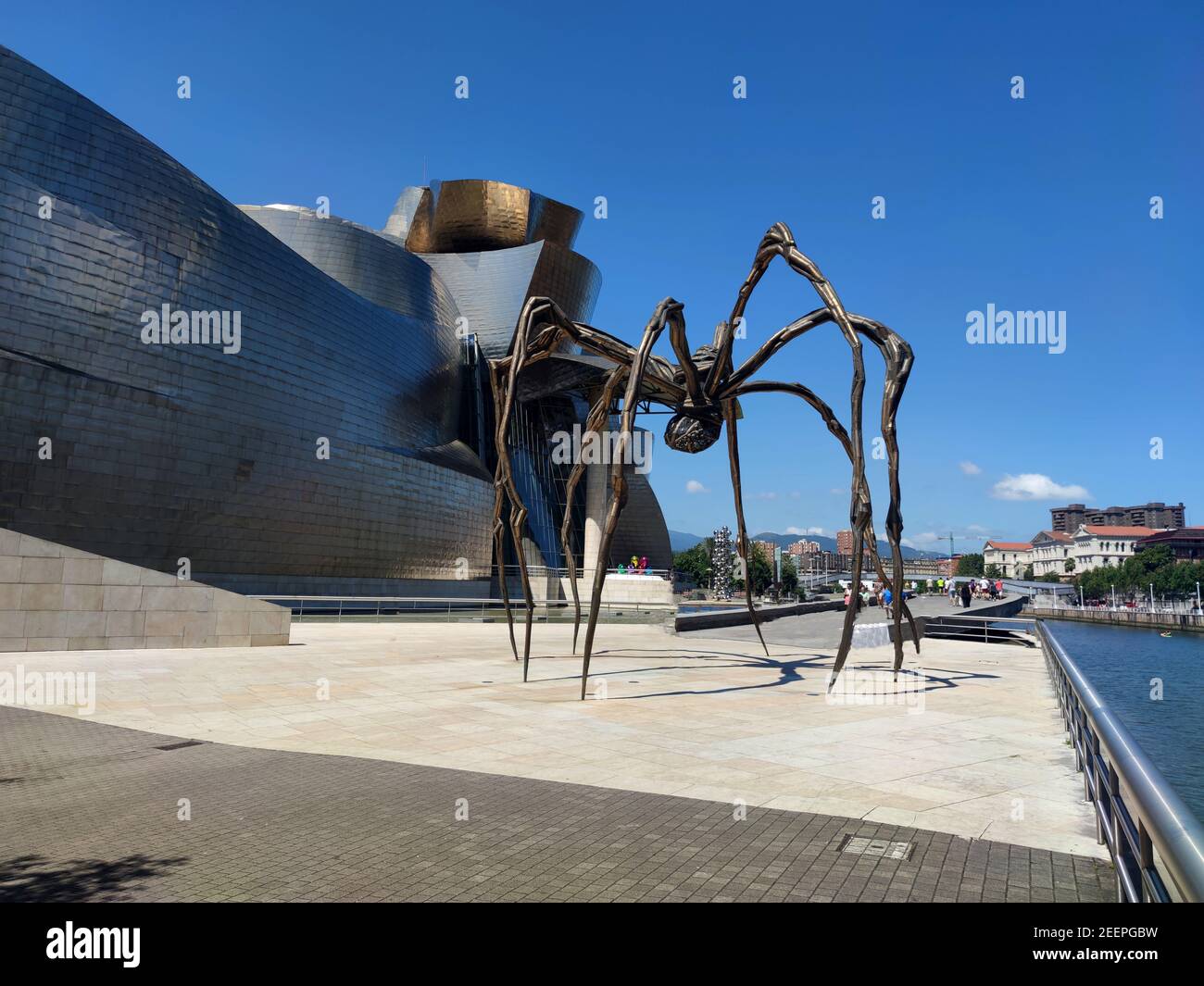 Spider statue in the Guggenheim Museum Bilbao Stock Photo - Alamy