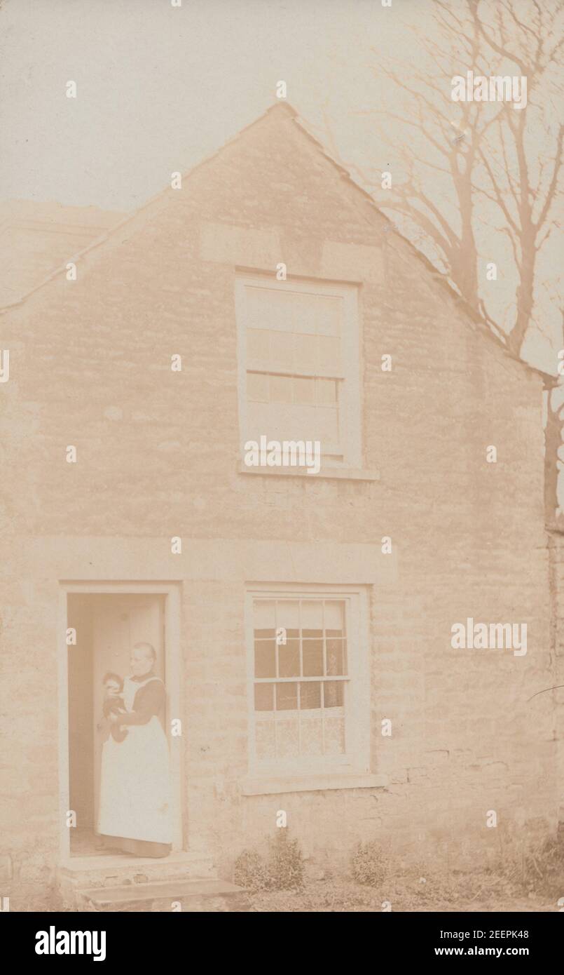 Edwardian cottage hi-res stock photography and images - Alamy