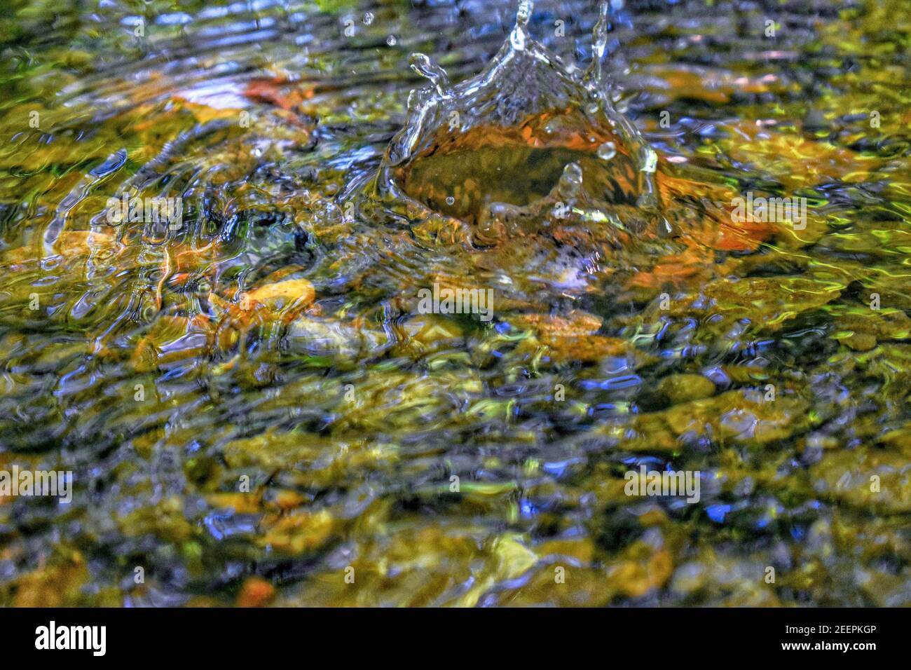 A small stop motion splash in a running stream Stock Photo - Alamy