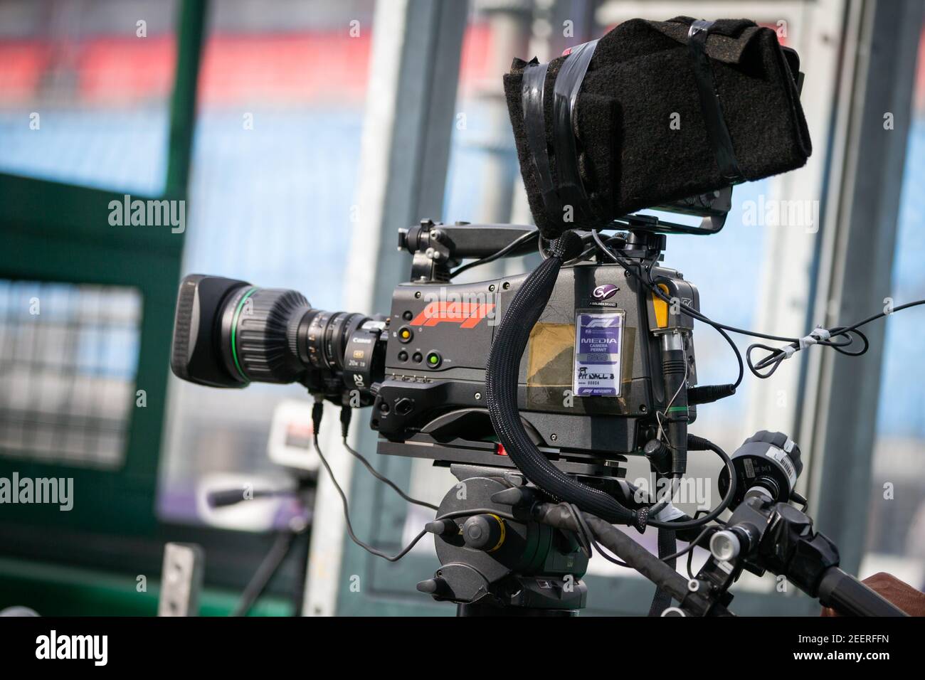Formula 1 tv camera hi-res stock photography and images - Alamy