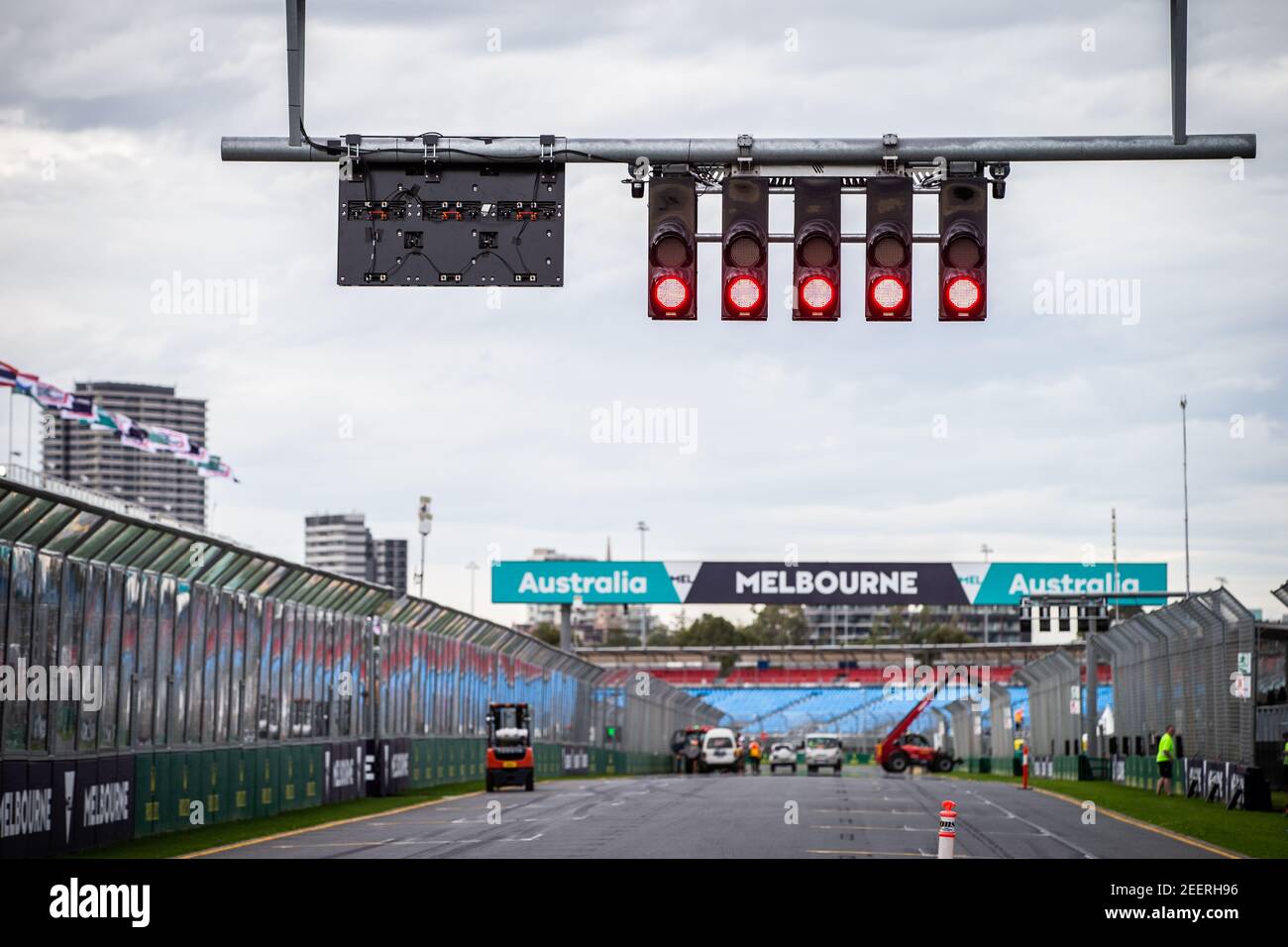 Formula 1 race lights hi-res stock photography and images - Alamy