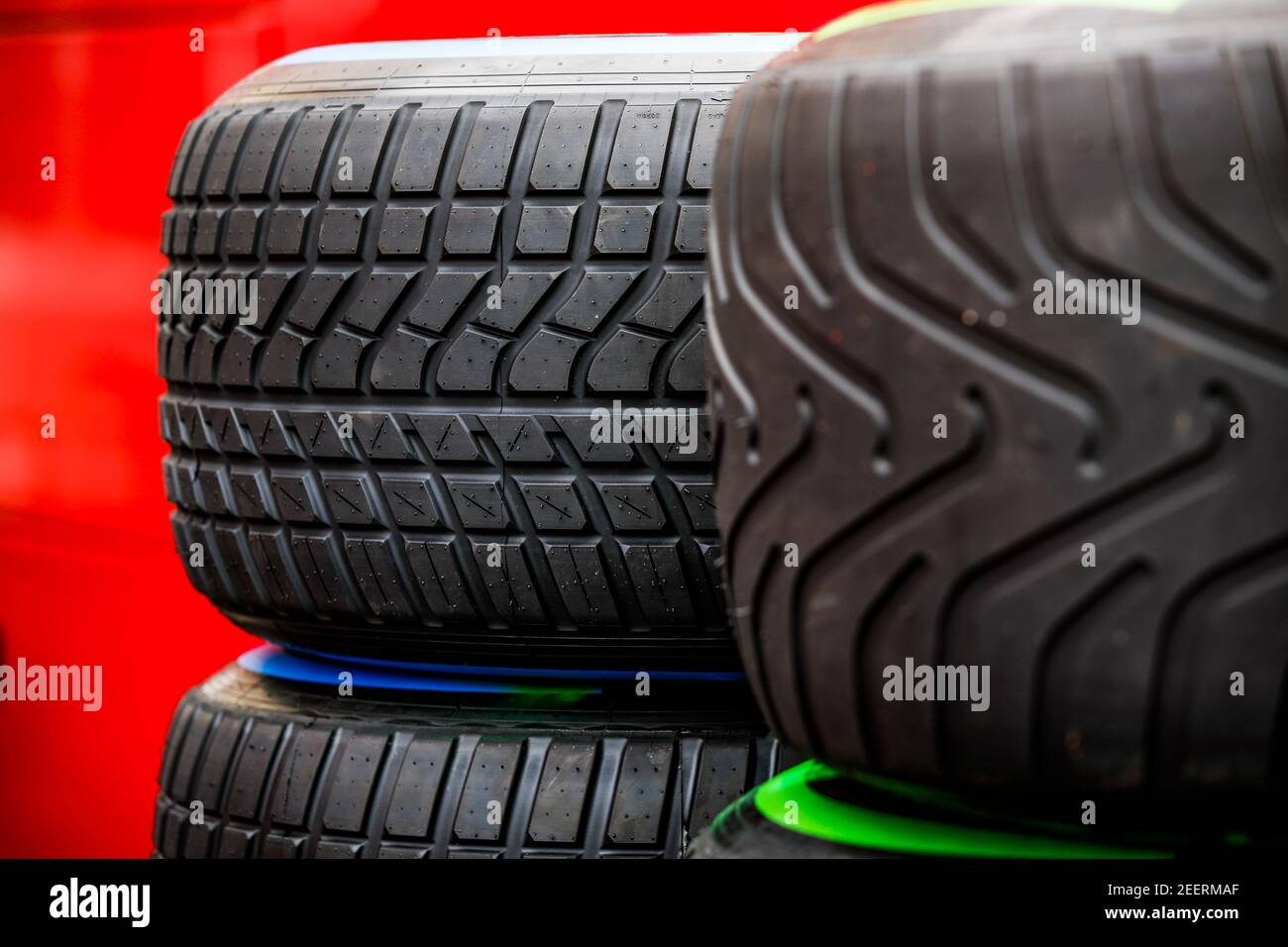 Wet tyres hi-res stock photography and images - Alamy