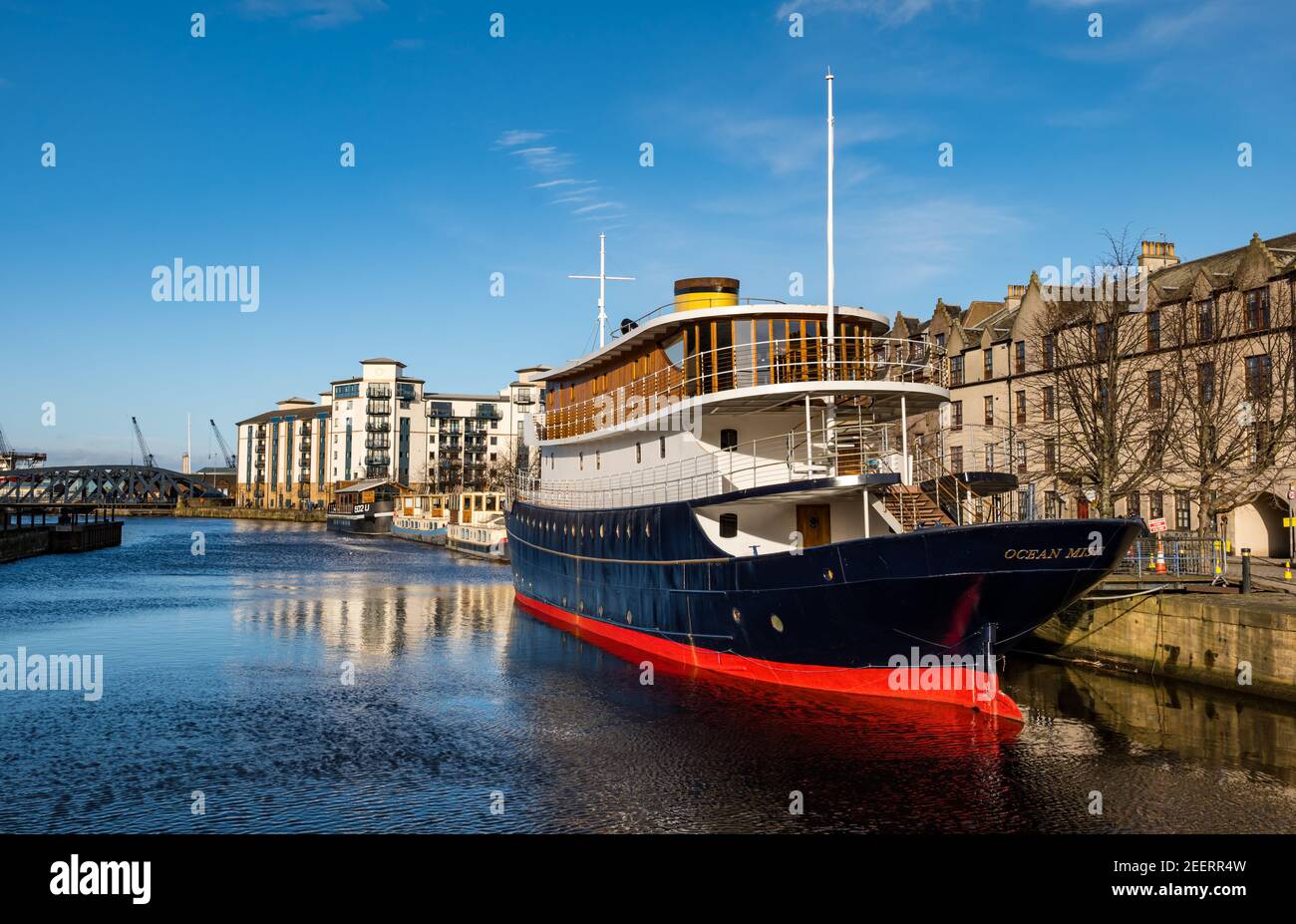 Edinburgh mist hi-res stock photography and images - Alamy