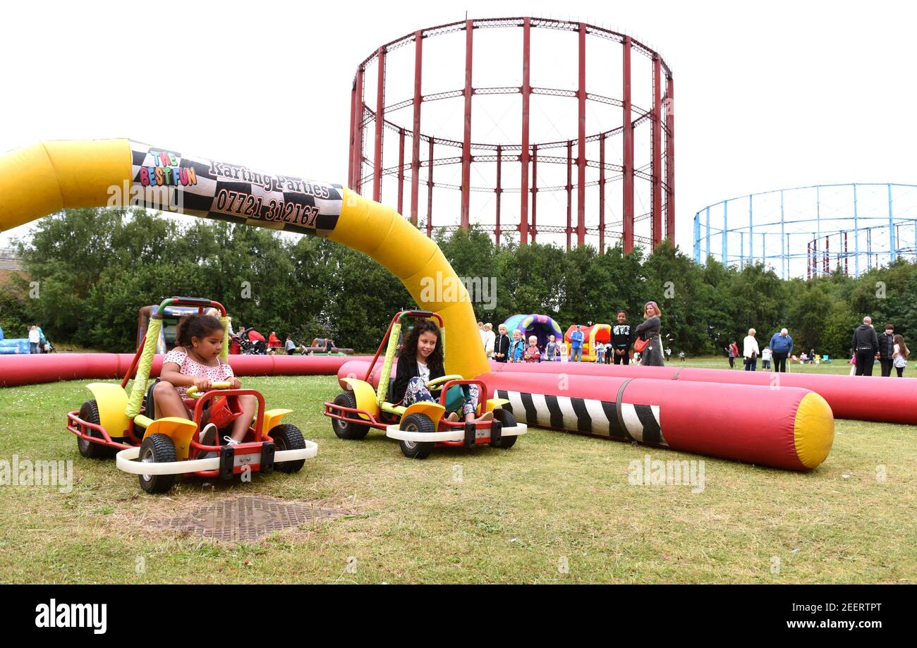 Children playing in park next to Windsor Street Gas Works in Nechells ...