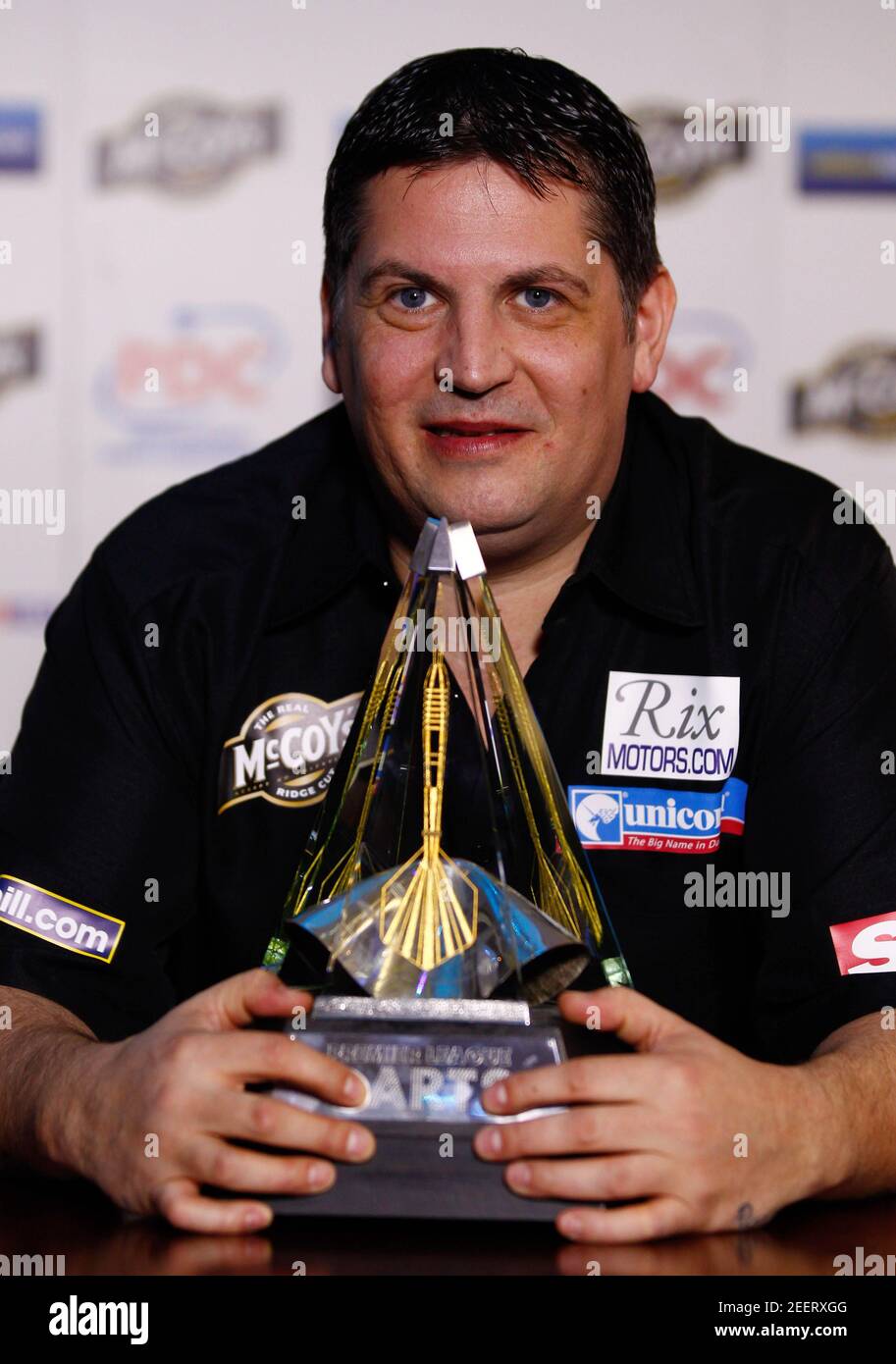 Darts trophy hi-res stock photography and images - Alamy