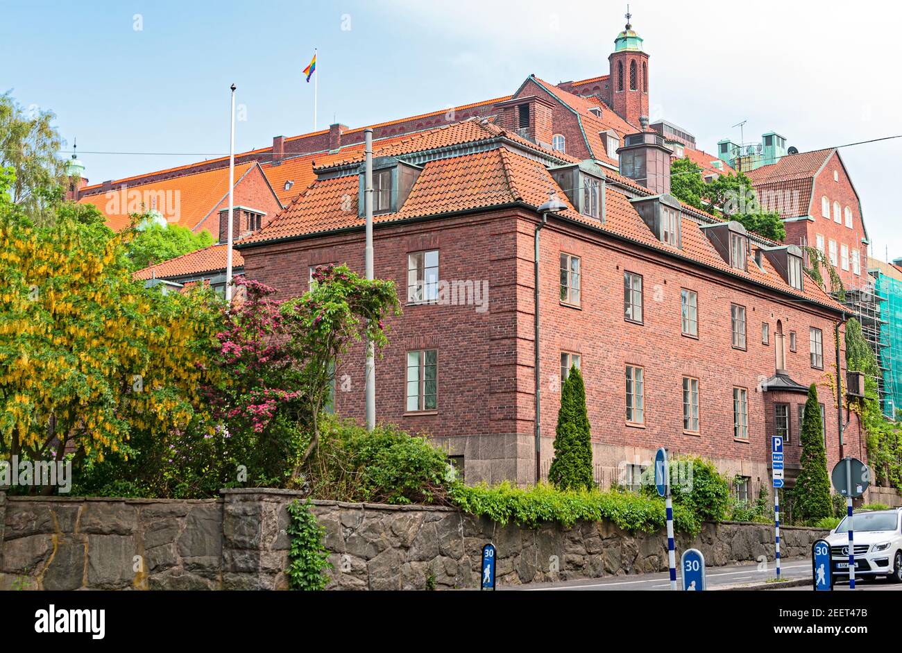 Street and apartments at gothenburg hi-res stock photography and images ...