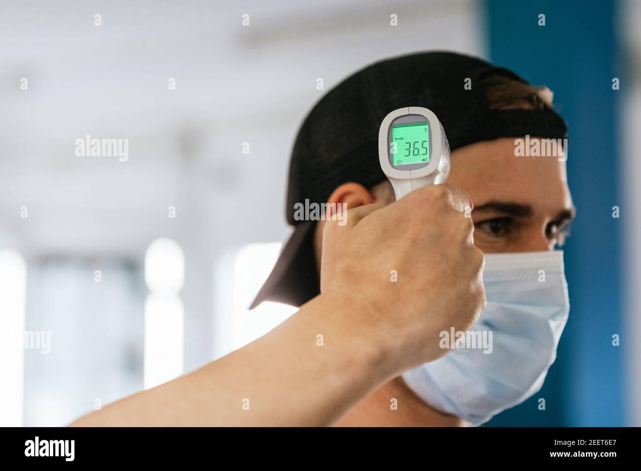 Infrared thermometer hi-res stock photography and images - Alamy
