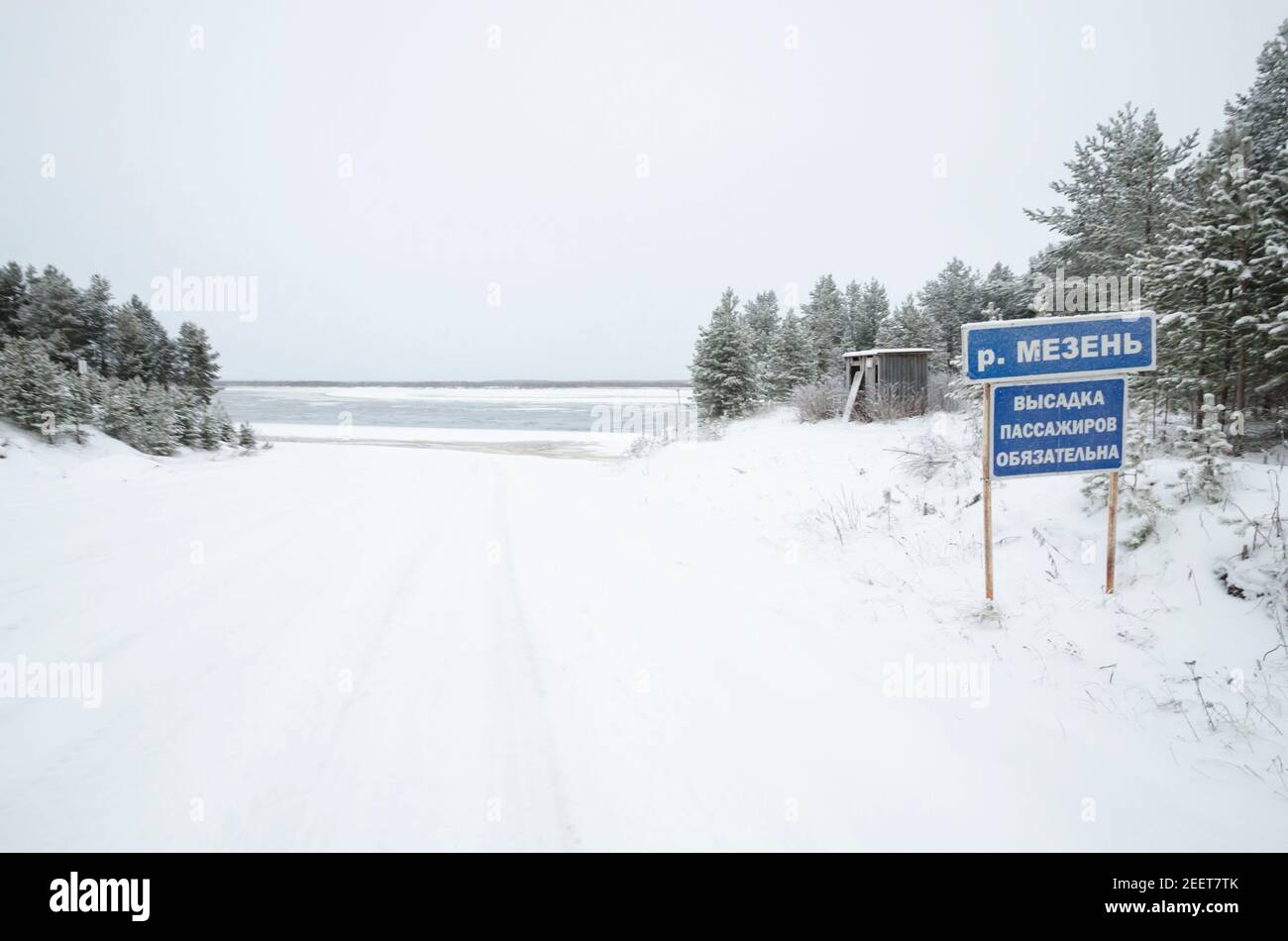 River bank road sign hi-res stock photography and images - Alamy