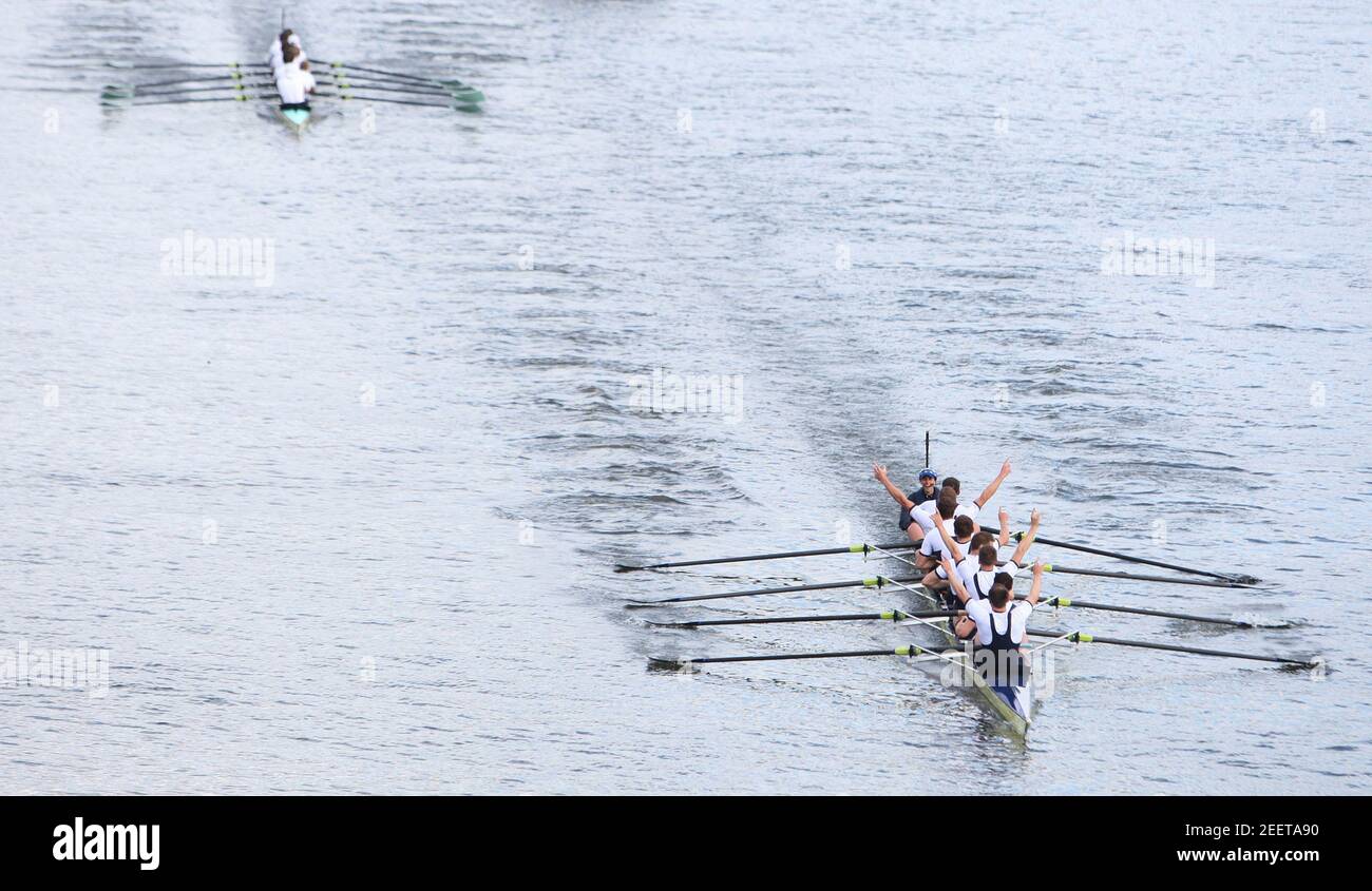 Oxford cambridge boat race finish line hi-res stock photography and ...
