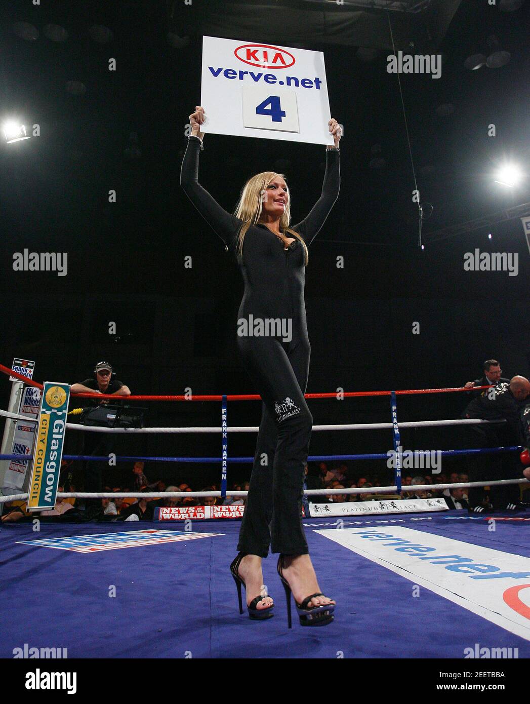 Boxing ring girl round hi-res stock photography and images - Alamy